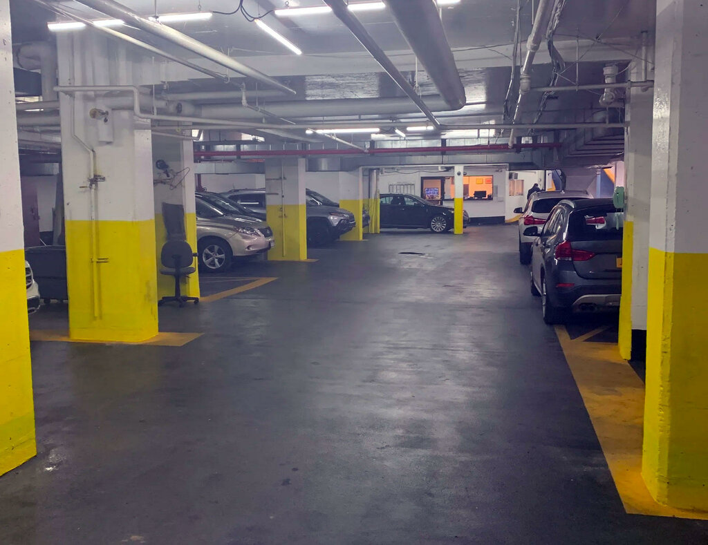 Otoparklar 20166 Parking LLC, New York, foto