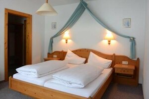 Intermontana Hotel Garni (Tyrol, Imst, Wiese, 147), otel  Sankt Leonhard im Pitztal'den