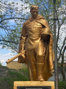 Мемориал Великой Отечественной войны (Odeska Region, Razdel`naya, Staryi park), anıt, heykel  Razdel'naya'dan