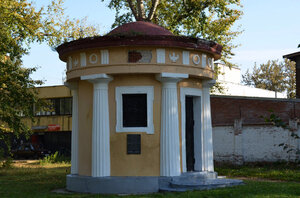 Гробница братьев Ребиндеров (Belgorod Region, Shebekino, Oktyabrskaya ulitsa), turistik yerler  Shebekino'dan