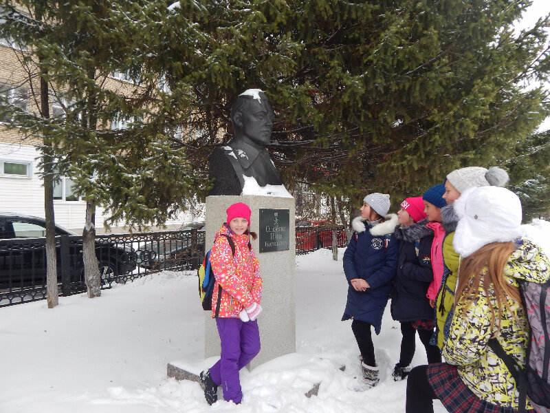 Anıt, heykel Аллея героев, Beloretsk, foto