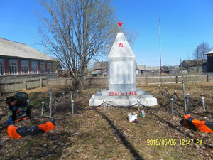 Обелиск воинам, павшим в годы Великой Отечественной войны (Kirov Region, Luzskiy munitsipalny okrug, posyolok Khristoforovo, Profsoyuznaya ulitsa), anıt, heykel  Kirovskaya oblastından