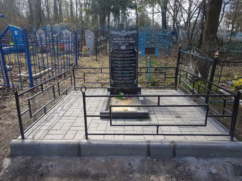 Anıt, heykel Братская могила, Lipetskaya oblastı, foto