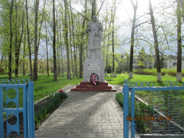 Anıt, heykel Воин-освободитель, Brianskaya oblastı, foto