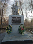 Воинам-односельчанам, погибшим в годы Великой Отечественной войны, 1941-1945 гг. (Sovetskaya ulitsa No:53Б, selo Dubrovino), anıt, heykel  Altayski krayından