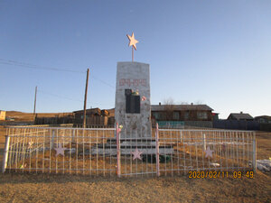 Участникам Великой Отечественной войны (Trans-Baikal Territory, Akshinskiy munitsipalny okrug, selo Ubur-Tokhtor, Molodyozhnaya ulitsa), anıt, heykel  Zabaykalski krayından