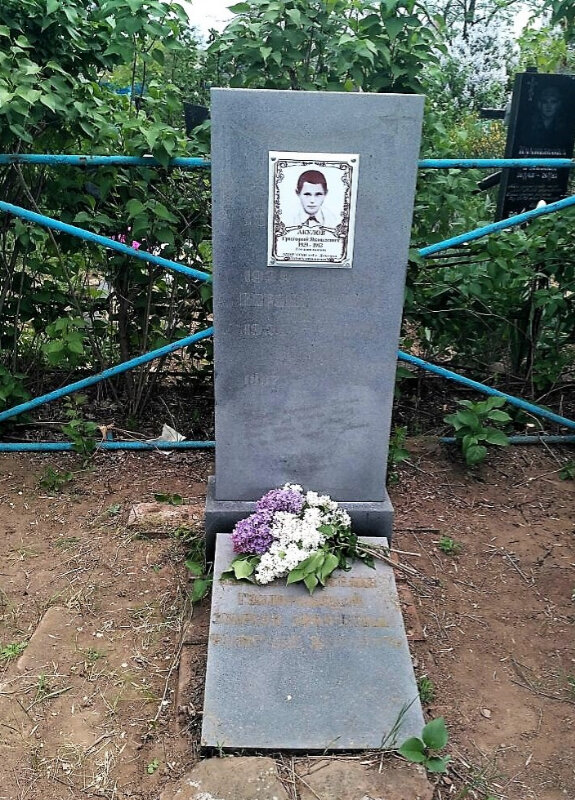 Anıt, heykel Братская могила с надгробием, Donetsk, foto