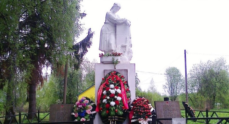 Anıt, heykel Братская могила д. Путогино, Kalujskaya oblastı, foto