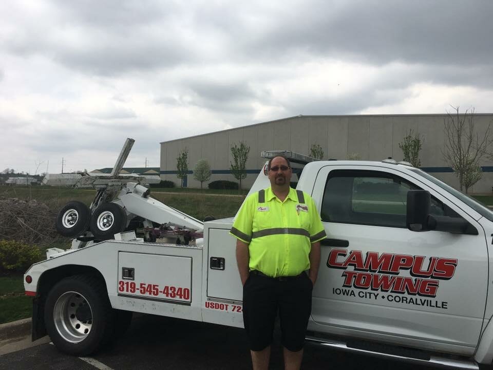 Jant ve lastikçiler Campus Towing, Coralville, foto