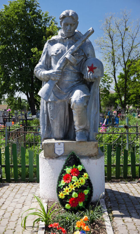 Anıt, heykel Братская могила пяти неизвестных советских воинов, Turov, foto
