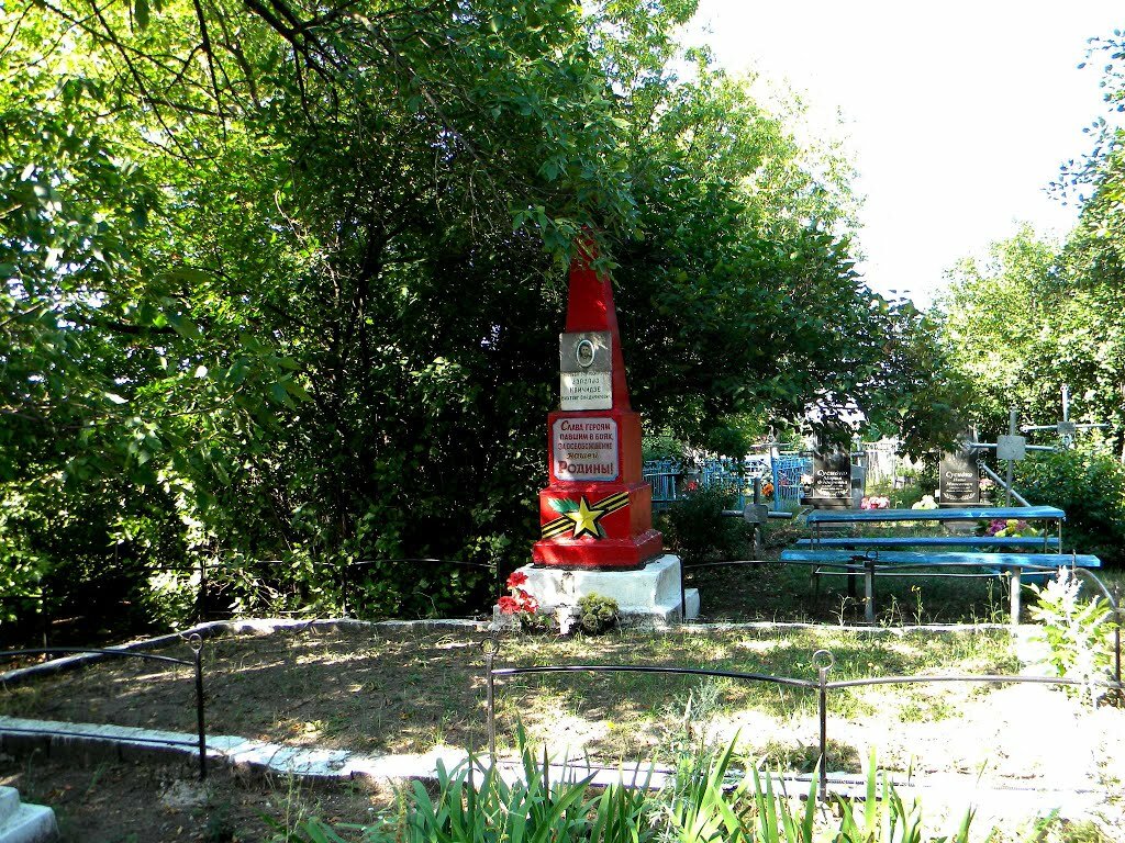 Anıt, heykel Братская могила, Dnepropetrovsk Bölgesi, foto