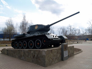 Танк Т-34-85 (Yaroslavl Region, Pereslavl-Zalesskiy, park Pobedy), teknoloji anıtı  Pereslavl‑Zalesski'den