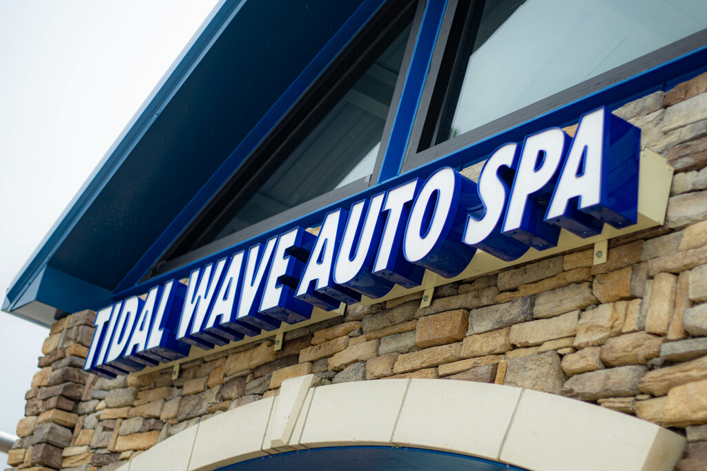 Oto yıkama Tidal Wave Auto SPA, Georgia Eyaleti, foto