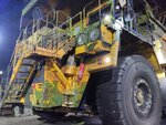 Avtobaza Tekhnologicheskogo Avtotransporta (Razrezovskaya ulitsa No:16), otopark ve tamirhaneler  Nerungri'den