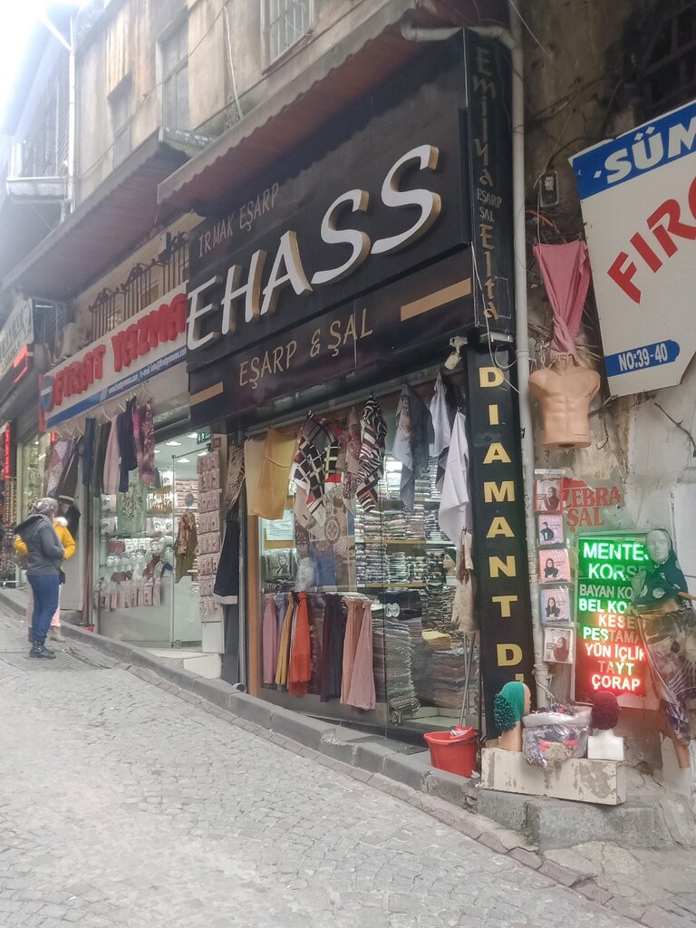 Giyim mağazası Ehass Eşarp-ırmak Eşarp, İstanbul, foto