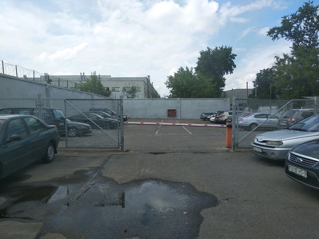 Otoparklar Парковка для сотрудников МАЗ, Minsk, foto