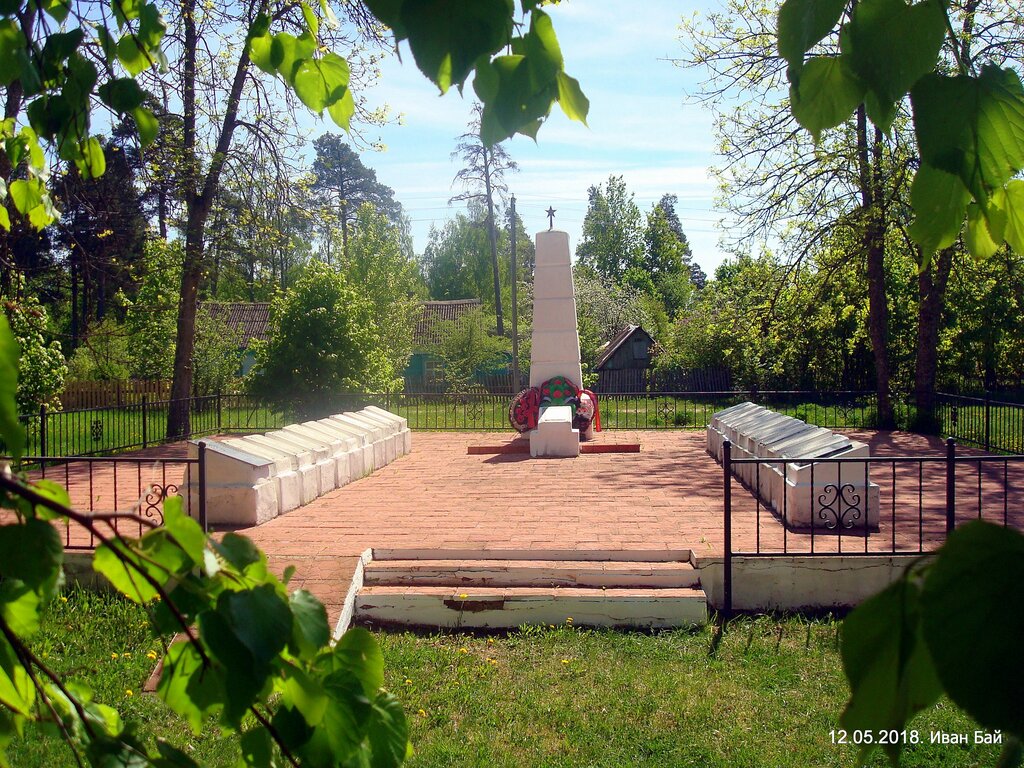 Anıt, heykel Братская могила, Vitebskaya oblastı, foto