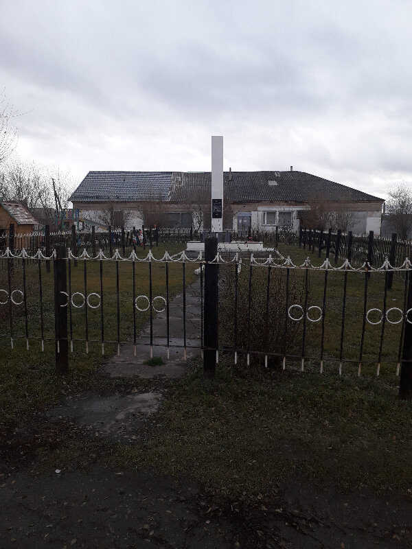 Anıt, heykel Обелиск погибшим в Великой Отечественной войне, Kurganskaya oblastı, foto