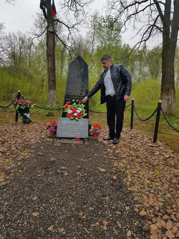 Anıt, heykel Обелиск, Kalujskaya oblastı, foto