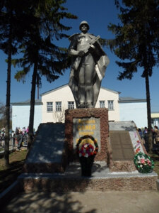 Павшим воинам Великой Отечественной войны (Chuvash Republic, Krasnoarmeyskiy munitsipalny okrug, selo Isakovo), anıt, heykel  Çuvaşya'dan