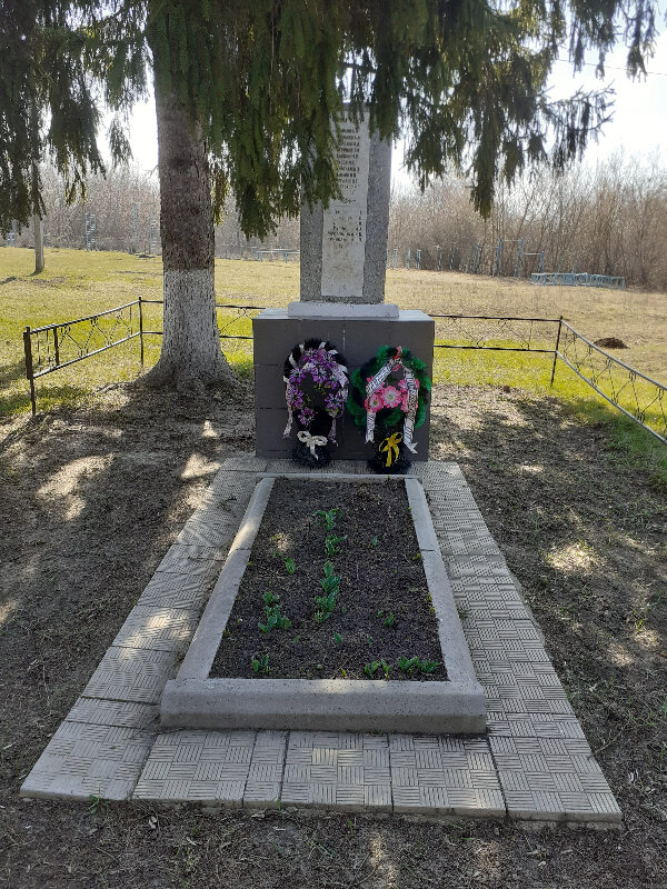 Anıt, heykel Воинское захоронение, Orlovskaya oblastı, foto