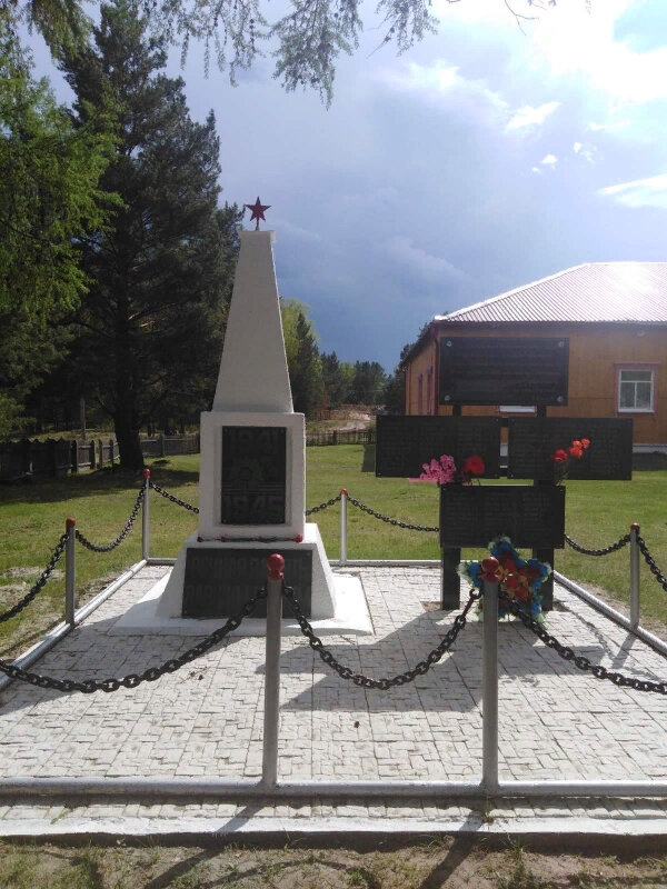 Anıt, heykel Обелиск воинам погибшим в годы Великой Отечественной войны, İrkutskaya oblastı, foto