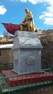 Воинам погибшим в Великой Отечественной войне (Republic of Daghestan, Gunibskiy rayon, selsovet Batsadinskiy, selo Batsada, Batsadinskaya ulitsa), anıt, heykel  Dağıstan'dan