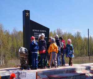 Обелиск воинам, погибшим в годы Великой Отечественной войны (Vladimir Region, Kolchuginskiy rayon, munitsipalnoye obrazovaniye Florishchinskoye, posyolok Metallist), anıt, heykel  Vladimirskaya oblastından