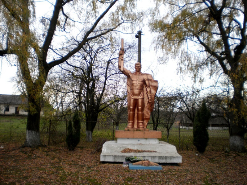 Anıt, heykel Братская могила воинов, Ivano‑Frankovsk Bölgesi, foto