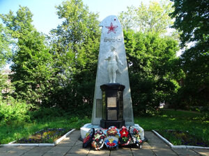 Воспитанникам Вязниковского аэроклуба (Vladimir Region, Vyazniki), anıt, heykel  Viazniki'den