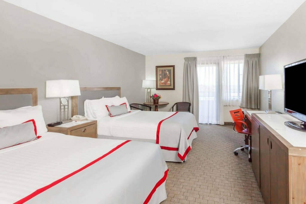 Otel Ramada Plaza Garden Grove, Garden Grove, foto