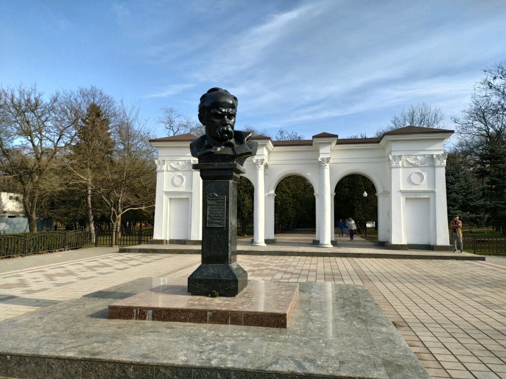 Anıt, heykel Тарас Григорович Шевченко, Simferopol (Akmescit), foto