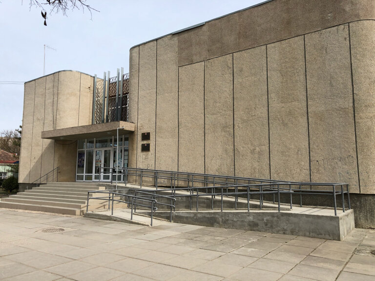 Kütüphaneler Библиотека имени А. И. Домбровского, Kırım Cumhuriyeti, foto