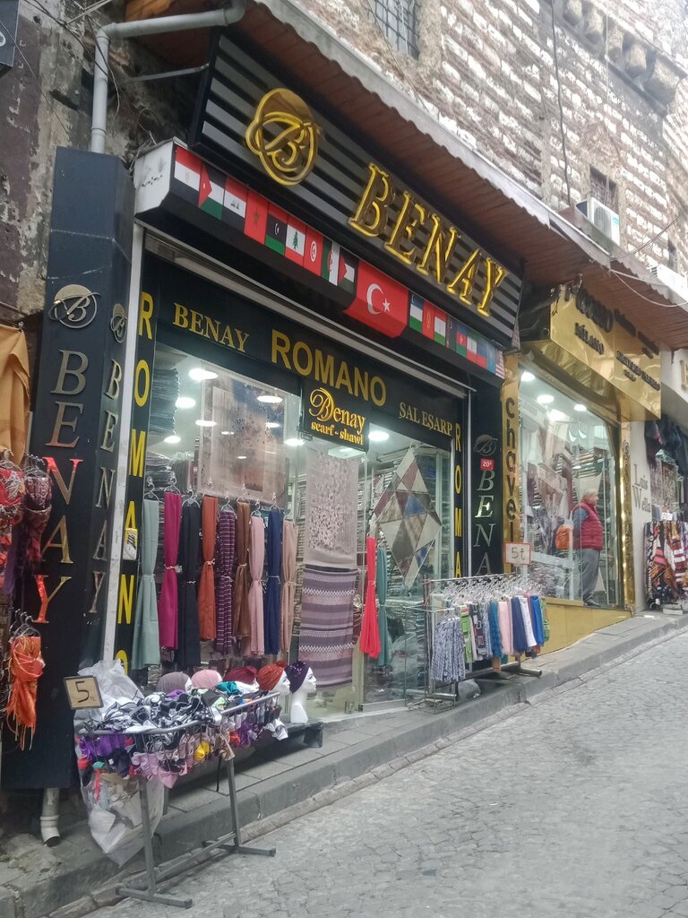 Giyim mağazası Benay Eşarp, İstanbul, foto