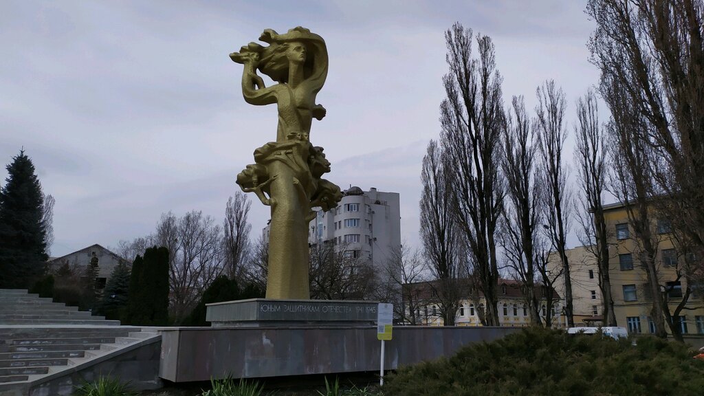 Park, sokak heykeli Юным защитникам отечества, Stavropol, foto
