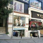 Calinca Collection (Meşrutiyet Mah., Hrant Dink Sok., No:78/C, Şişli, İstanbul), giyim mağazası  İstanbul'dan