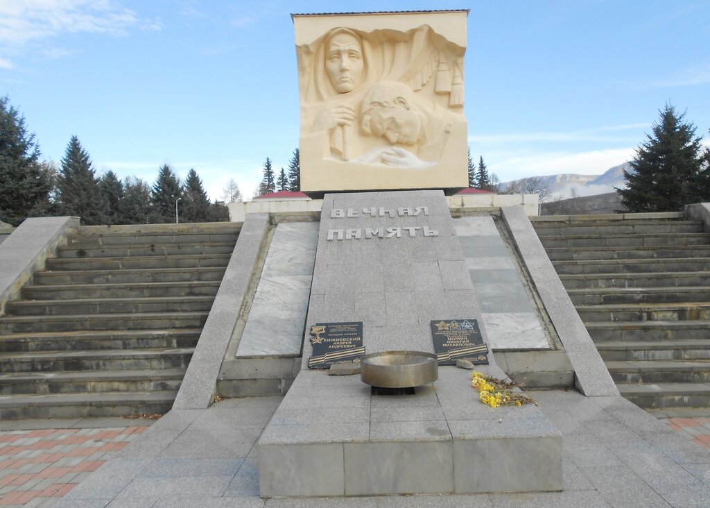Anıt, heykel Братская могила погибших в годы Великой Отечественной войны, Karaçay‑Çerkez Cumhuriyeti, foto
