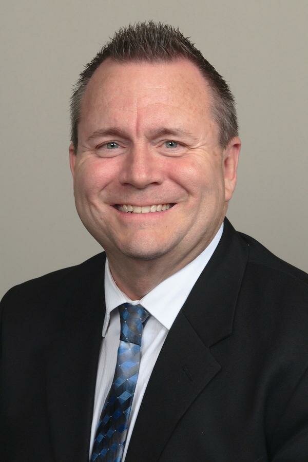 Yatırım fonu firmaları Edward Jones - Financial Advisor: Paul A Storm, Michigan Eyaleti, foto