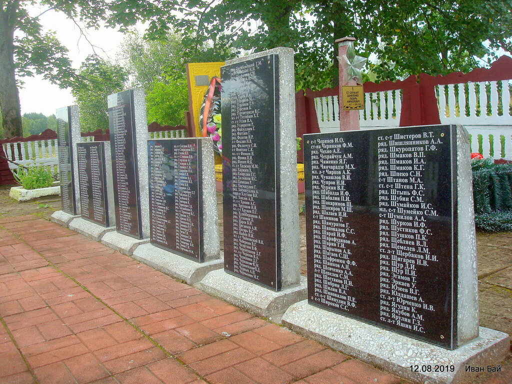 Anıt, heykel Братская могила, Vitebskaya oblastı, foto