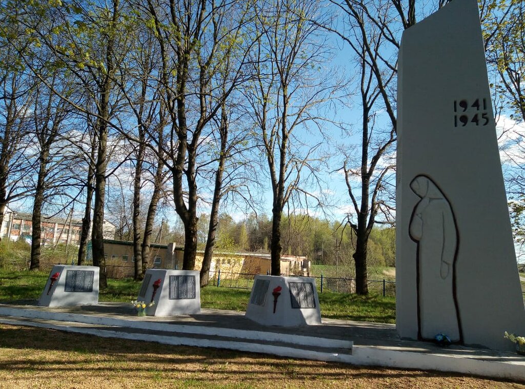 Anıt, heykel Монумент односельчанам, не вернувшимся с войны, Smolenskaya oblastı, foto