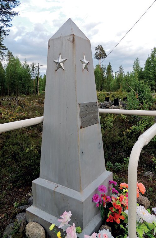 Anıt, heykel Могила летчика Мельникова А. Г., Karelya, foto