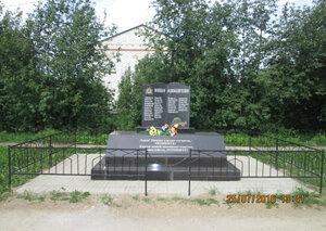 Памятный знак участникам и ветеранам Великой Отечественной войны 1941-1945 гг. (Komi Republic, munitsipalny okrug Ukhta, posyolok gorodskogo tipa Sedyu), anıt, heykel  Komi'den