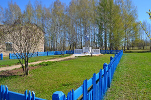 Воинам погибшим в годы Великой Отечественной войны (Kirov Region, Uninskiy munitsipalny okrug, derevnya Komarovo, Shkolnaya ulitsa), anıt, heykel  Kirovskaya oblastından