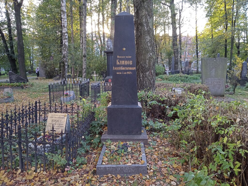 Ünlü kişilerin mezarları Военный инженер 2 ранга Алексей Константинович Блинов, Saint‑Petersburg, foto
