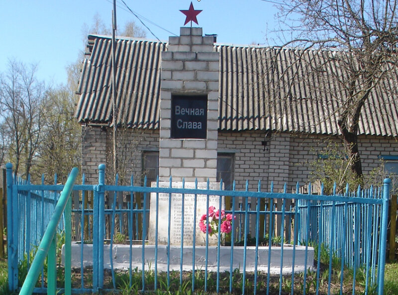 Anıt, heykel Братская могила, Mogiliovskaya oblastı, foto