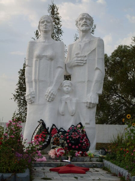 Anıt, heykel Сожженным деревням, Vitebskaya oblastı, foto