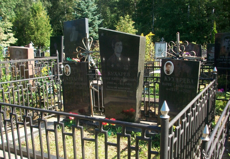 Ünlü kişilerin mezarları Рядовой Олег Александрович Кухарев, Dolgoprudny, foto