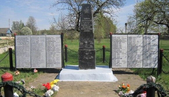 Anıt, heykel Братская могила, Minskaya oblastı, foto