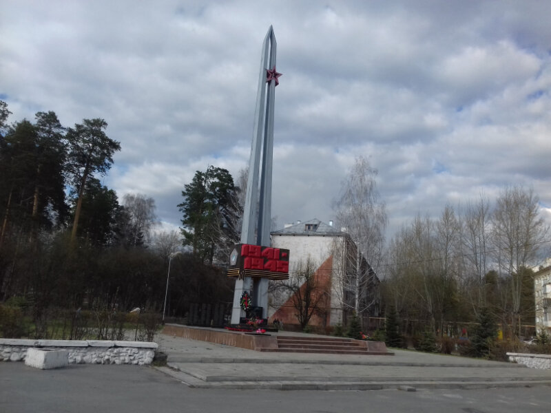 Anıt, heykel Обелиск Победы, Sverdlovskaya oblastı, foto