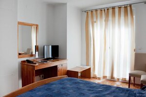 Hotel Vali (Primorje-Gorski Kotar County, Crikvenica, Gajevo Šetalište, 40), otel  Dünya'dan